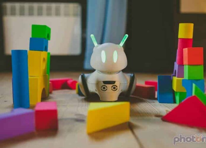 Startup cria robô que ensina programação a crianças - Olhar Digital