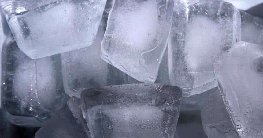 Gelo quente: cientistas congelam água a mais de 100° de temperatura ...