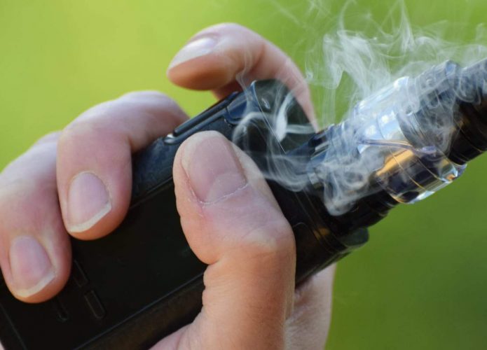 Vape pode causar doenças gengivais, diz estudo - Olhar Digital