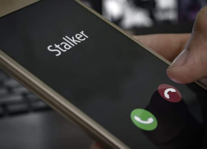 O que é stalkear e como denunciar stalking? - Olhar Digital