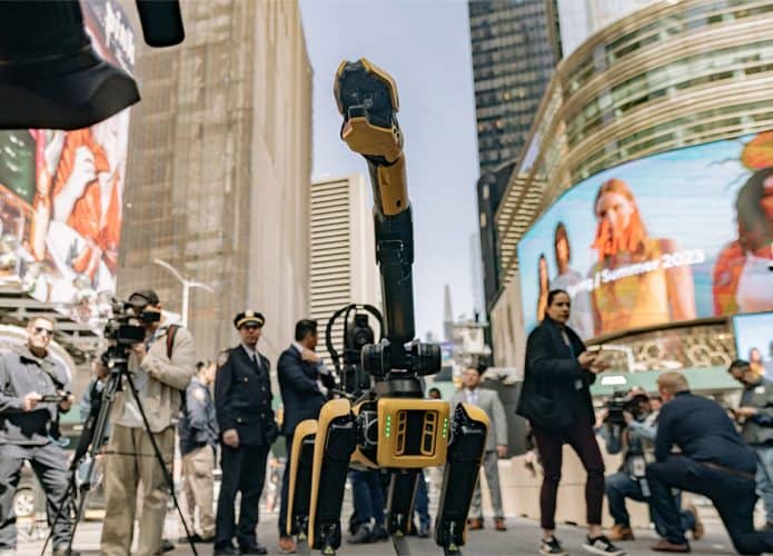 Cão-robô de NY: segurança ou vigilância? - Olhar Digital