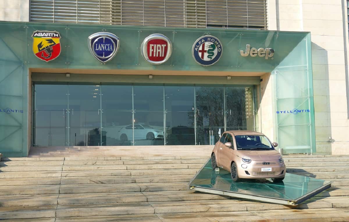 Futuro dos EVs: Stellantis terá baterias 50% mais leves