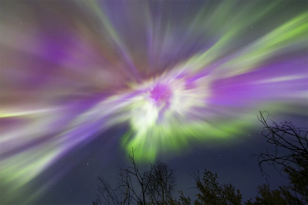 Vento solar atinge a Terra e causa auroras incríveis; veja fotos