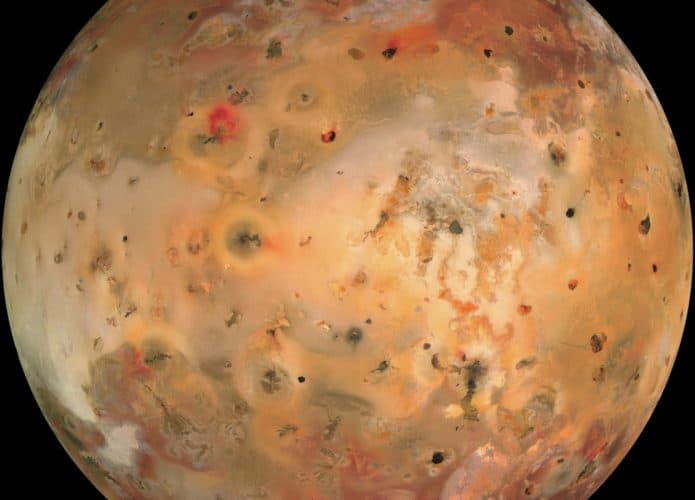 Veja novas imagens de Io, a lua vulcânica de Júpiter