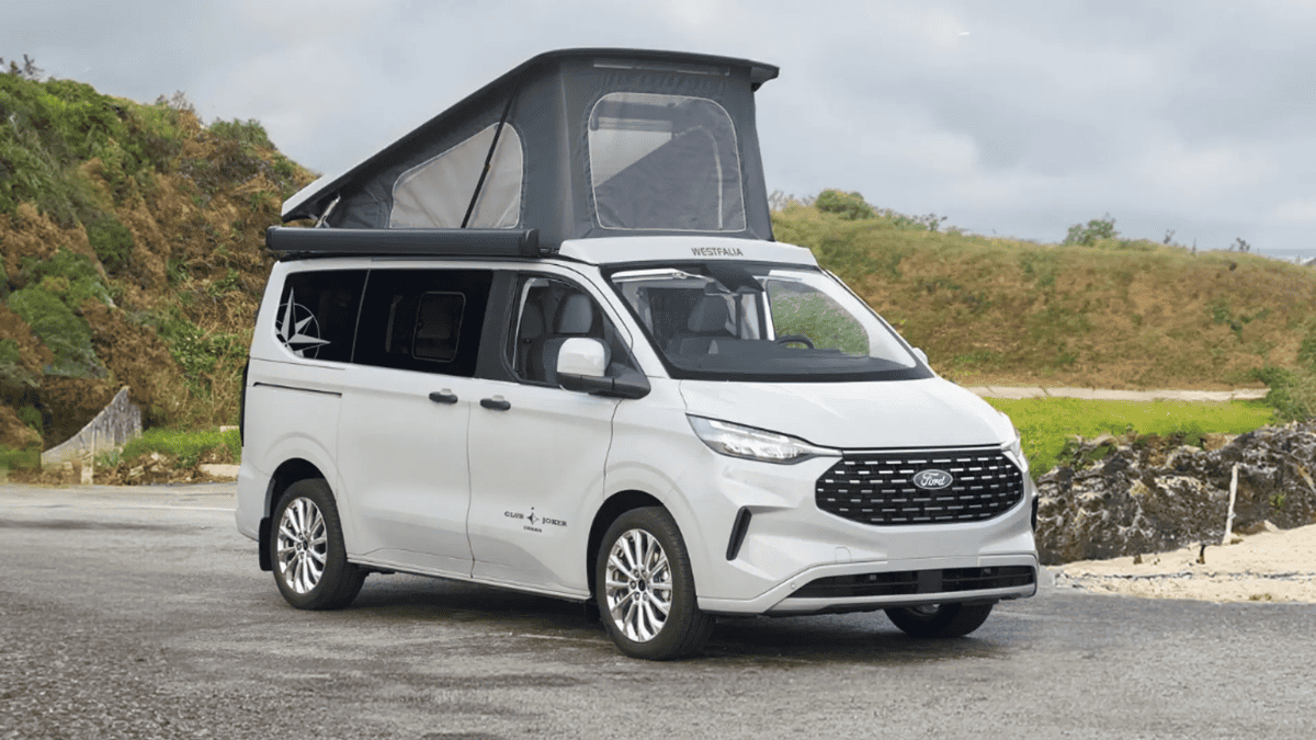 Essa minivan tem tudo o que é preciso para um acampamento