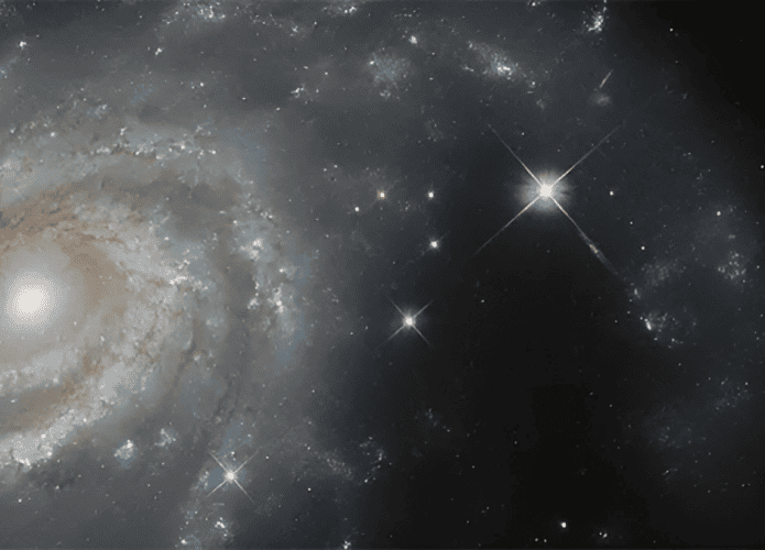 Hubble captura galáxia espiral a 130 milhões de anos-luz da Terra