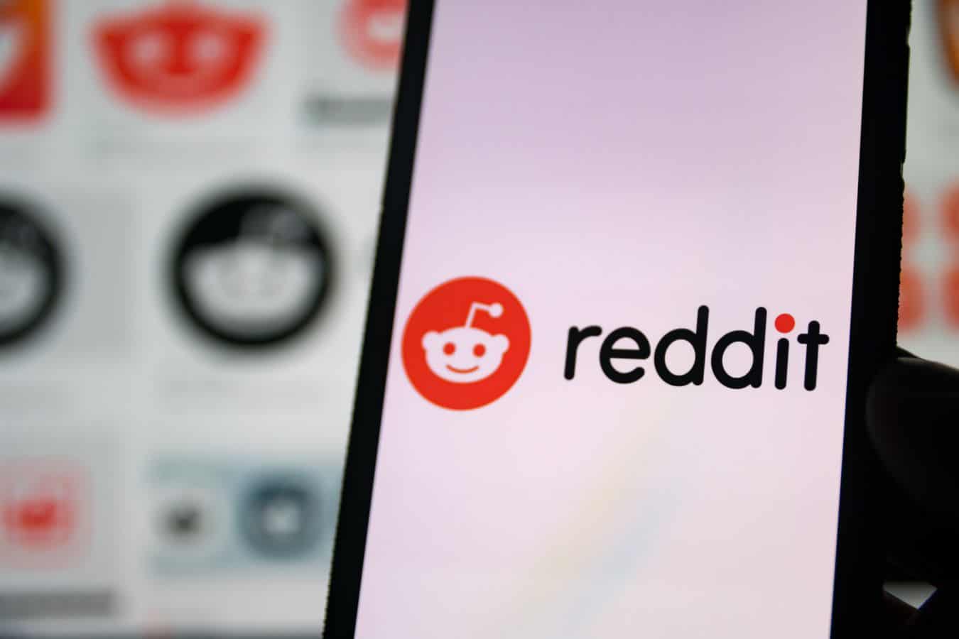 Após anunciar parceria com OpenAI, ações do Reddit disparam - Olhar Digital