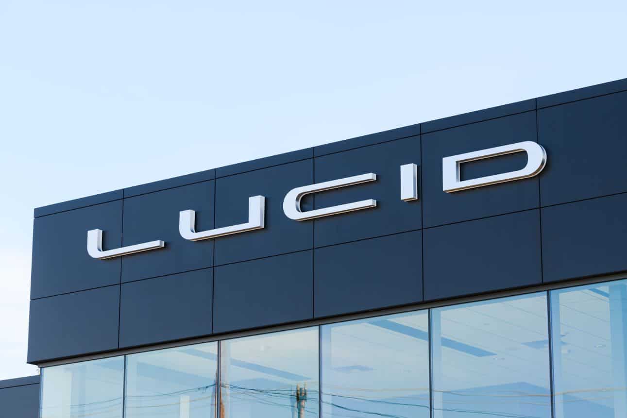Prestes a lançar SUV elétrico, Lucid demite 400 funcionários - Olhar ...