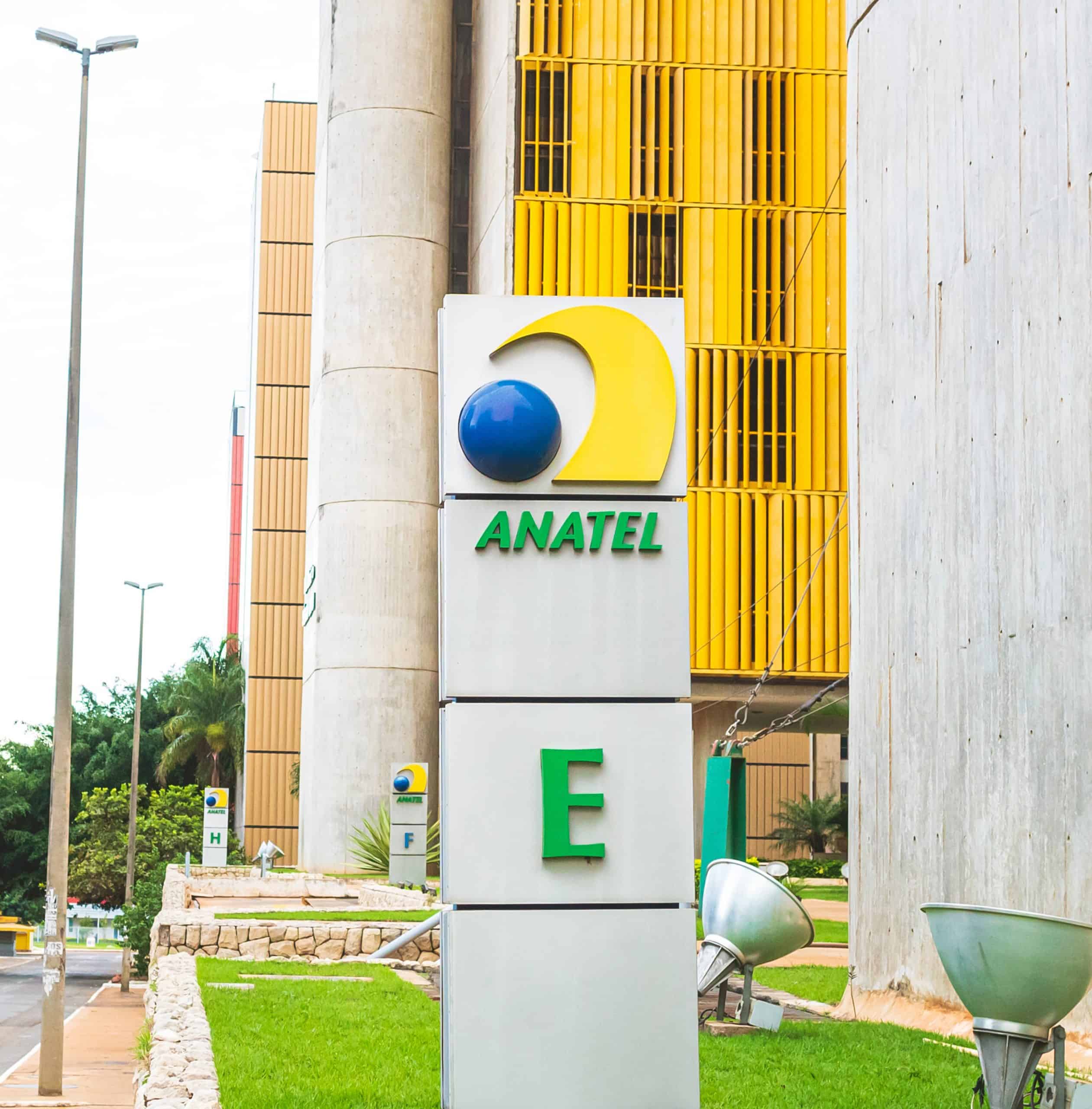 Anatel trabalha para regular IA e pede explicações da Vivo