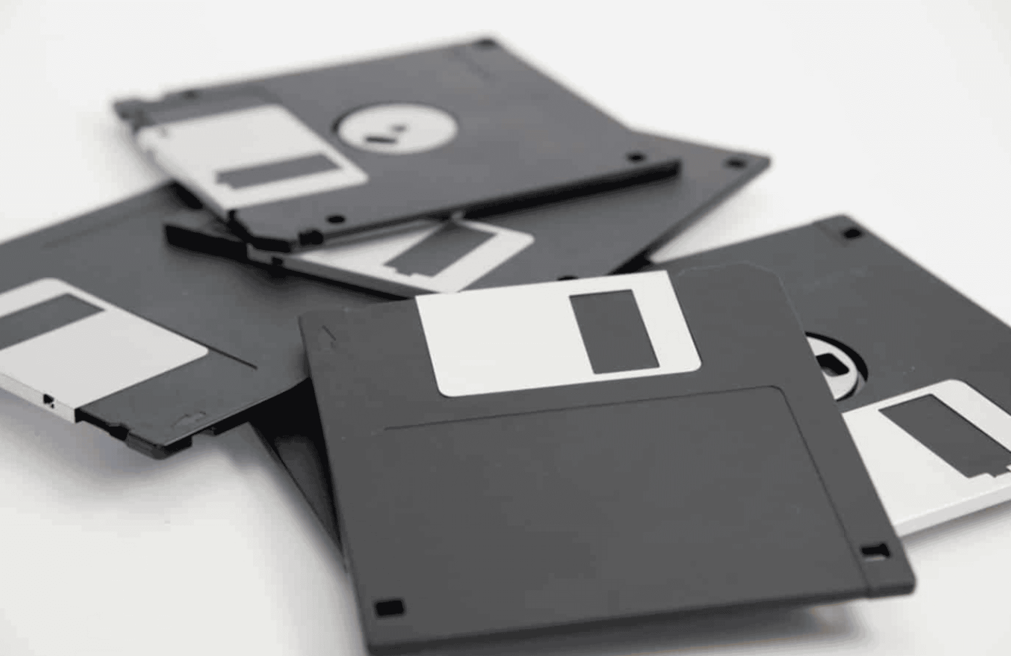 Japão dá um grande salto tecnológico e supera os... disquetes - Olhar ...