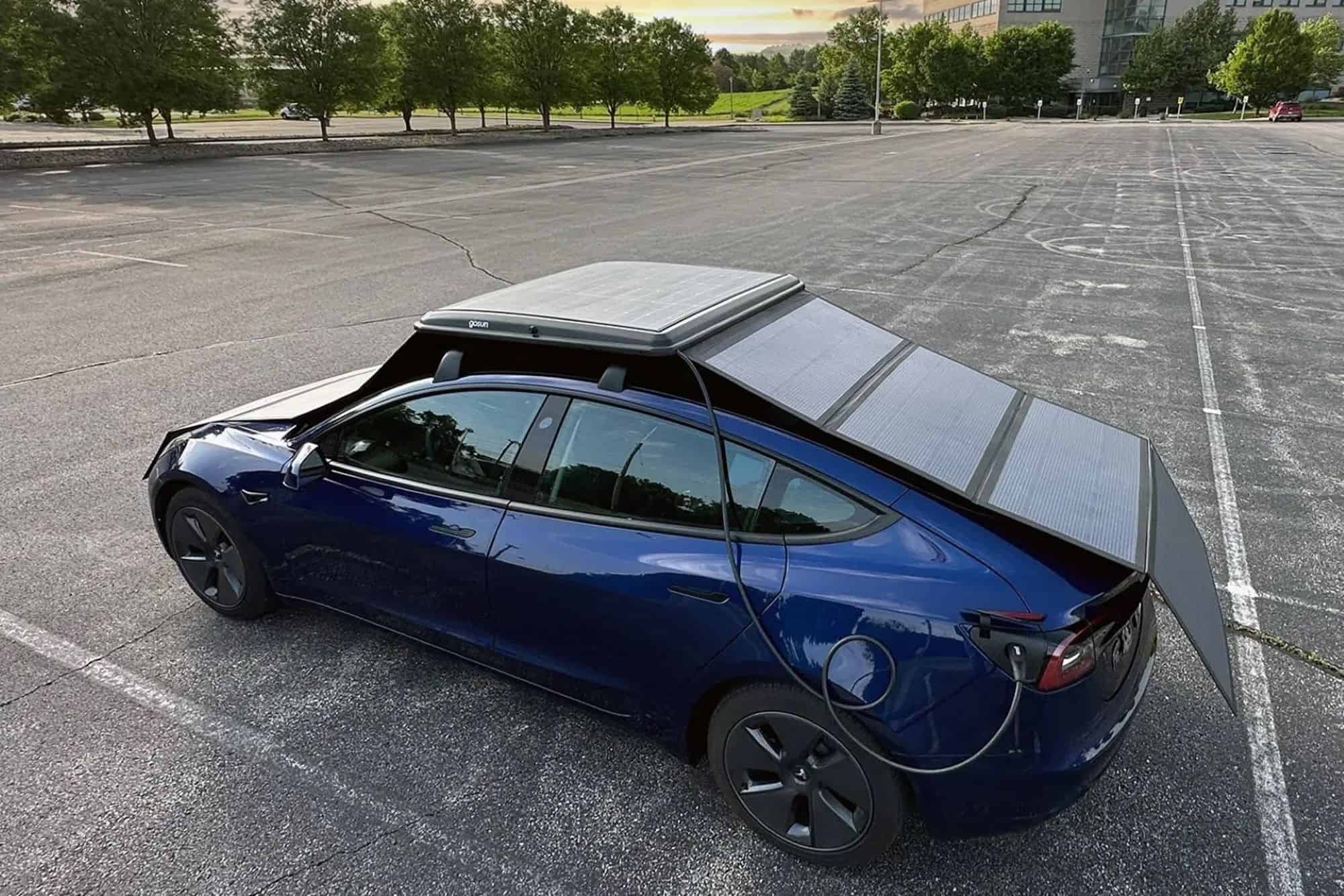 Com esse painel solar, você carrega seu carro elétrico em qualquer lugar