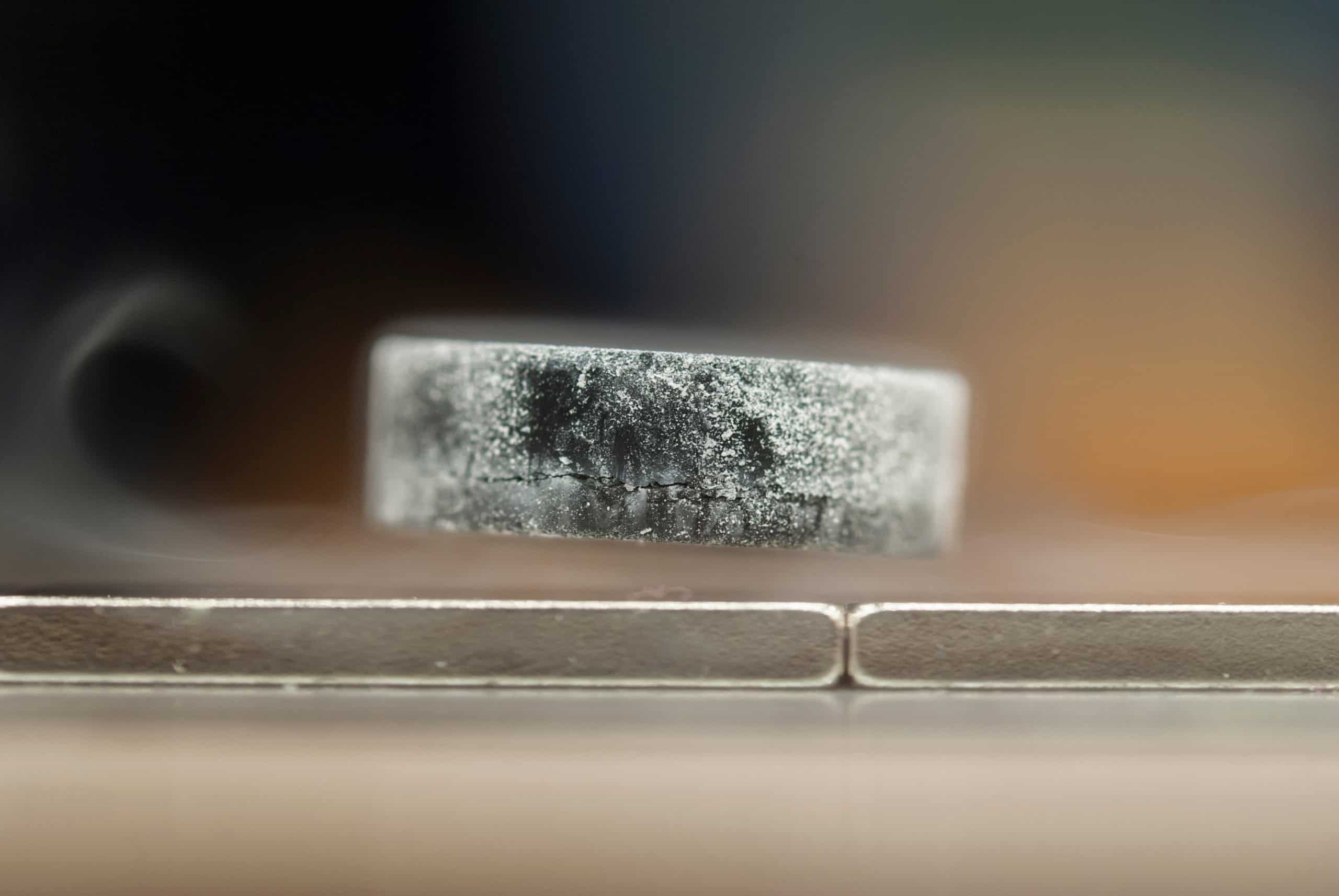 Novo material pode ser supercondutor em condições inimagináveis