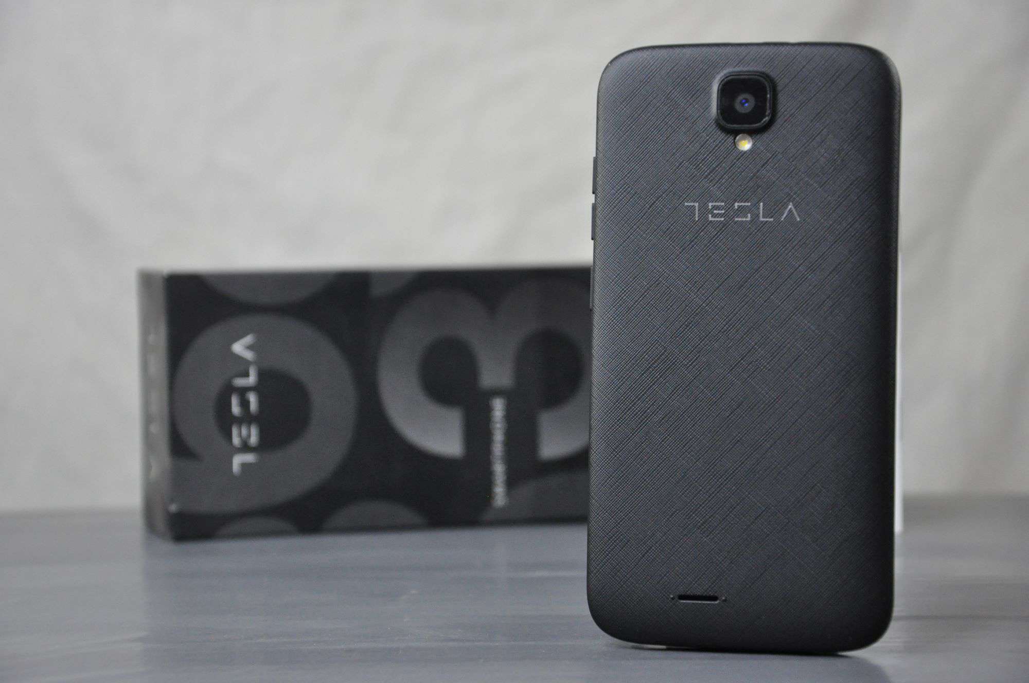 Elon Musk diz o que precisa acontecer para Tesla lançar o próprio celular