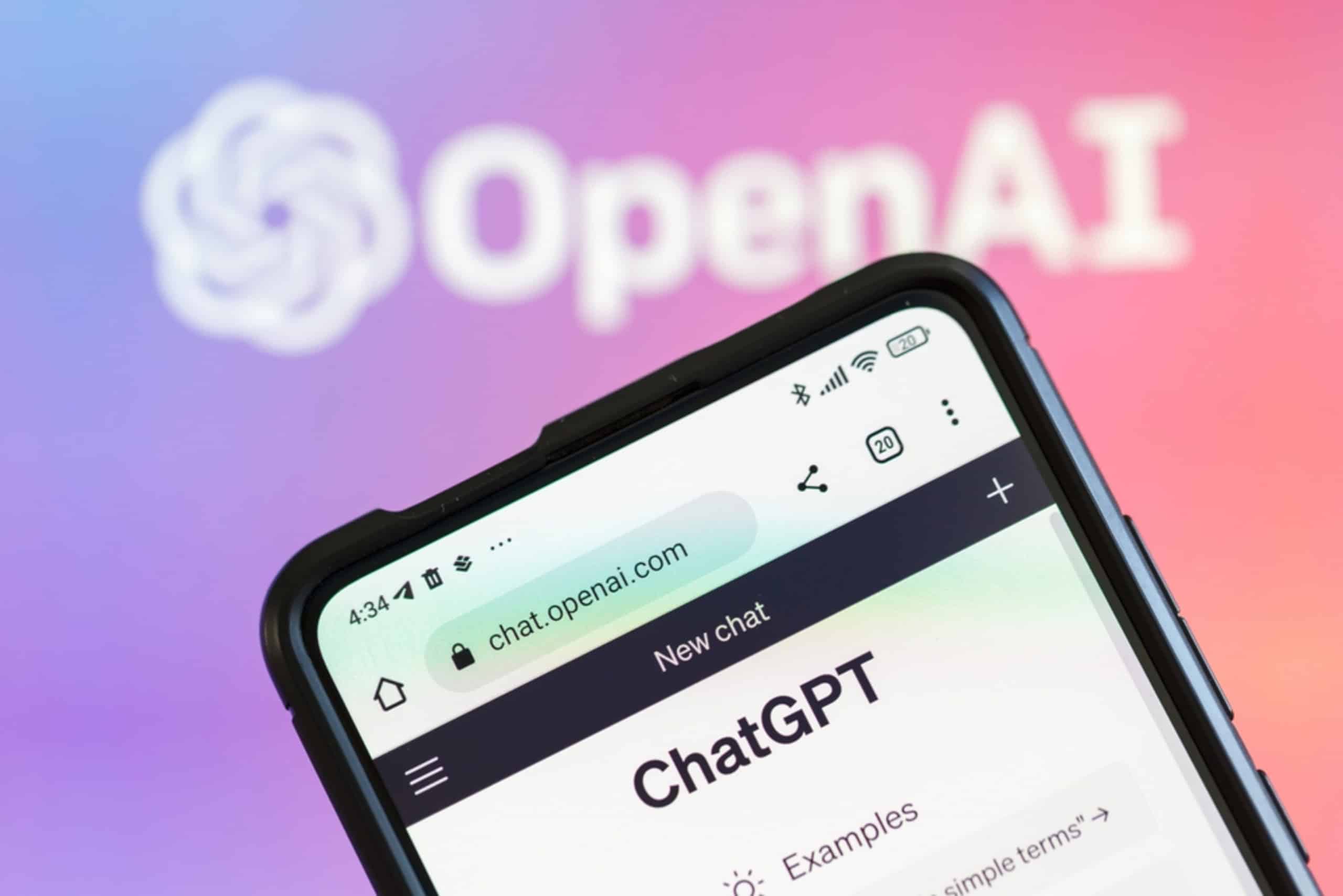 Siri sob pressão: OpenAI faz campanha global para divulgar ChatGPT